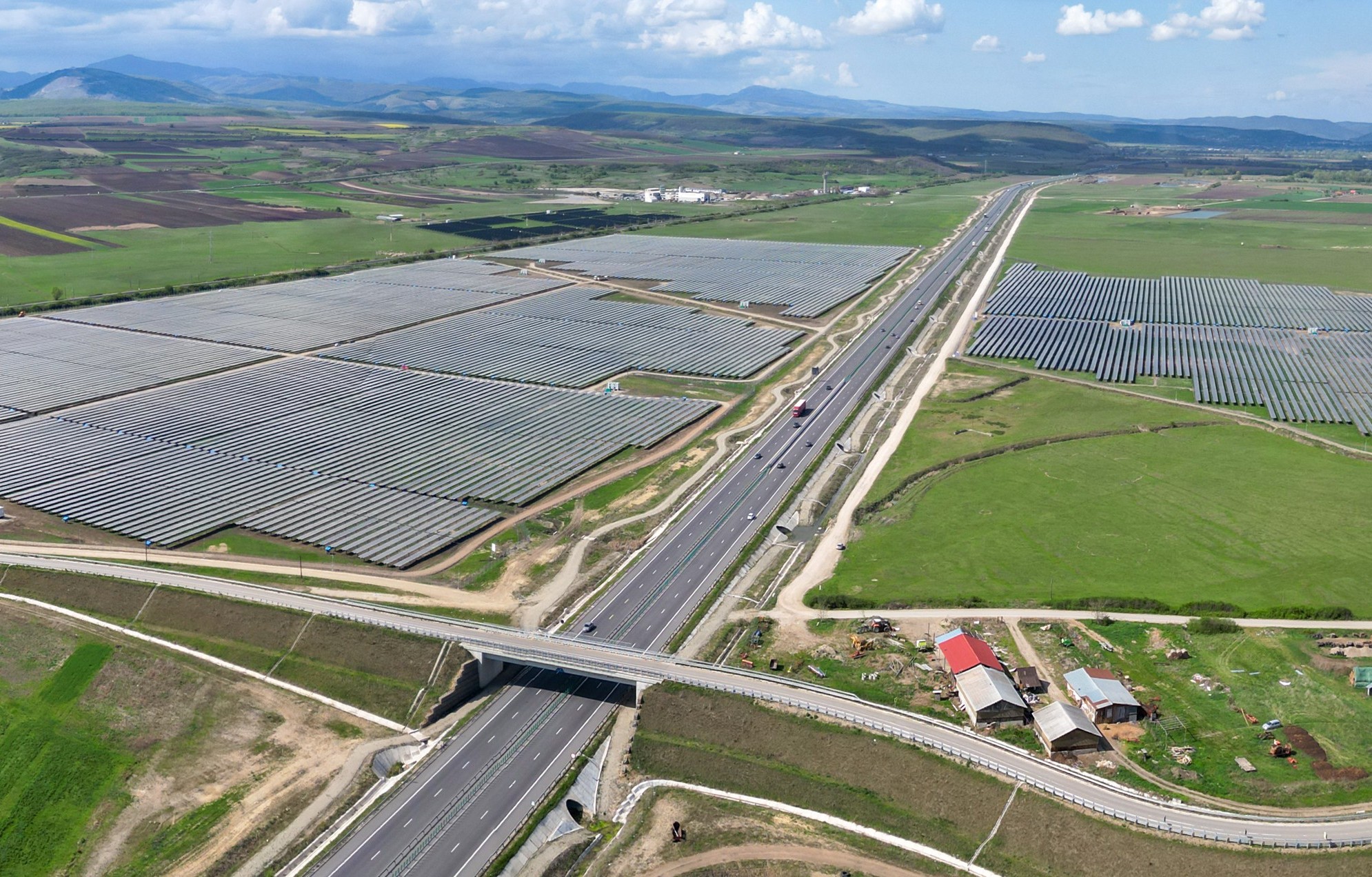 Eurowind Energy România inaugurează Parcul Fotovoltaic Teiuș: 60,2 MW ...